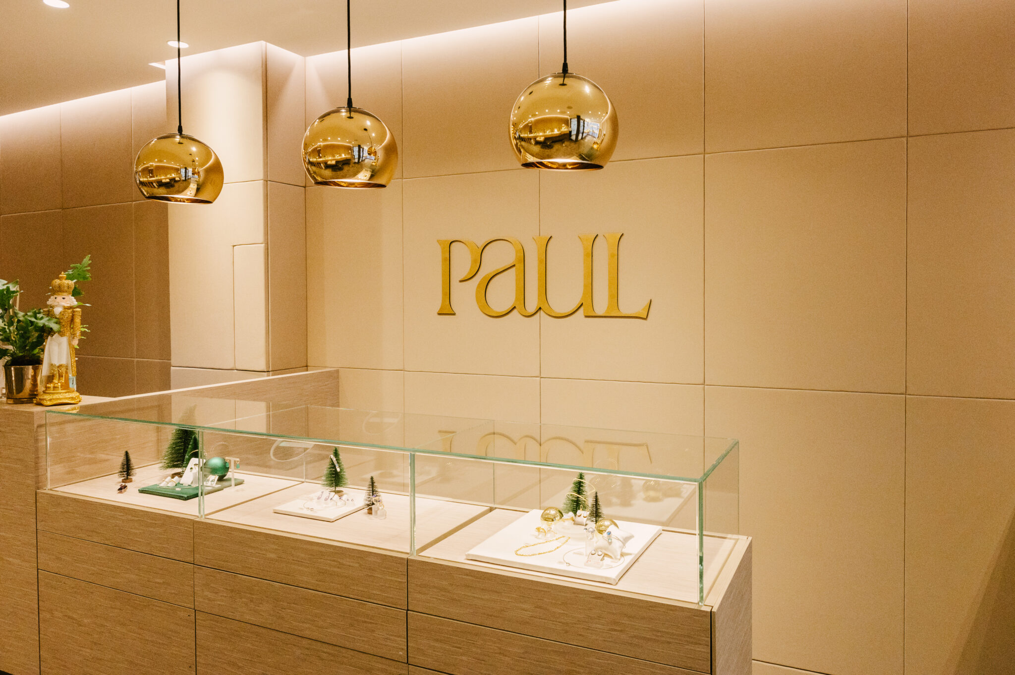 Über Paul — Juwelier Paul